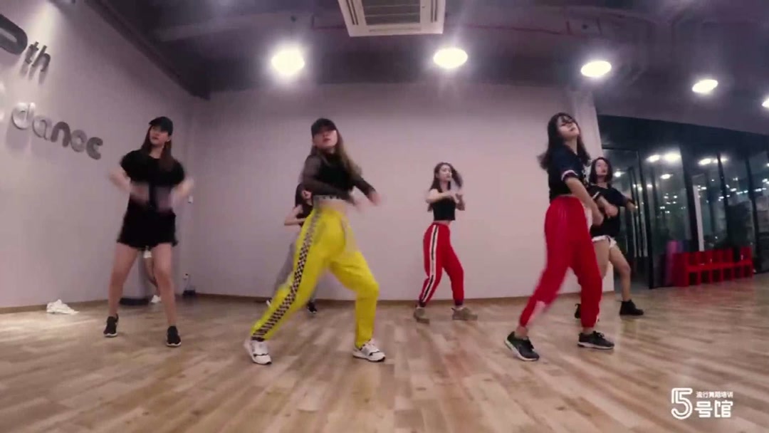 简单易学舞蹈教程《DALLY》课堂教学小视频