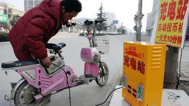 电瓶车充电要当心,好多人都会犯这些错,难怪电瓶坏的快,都学学
