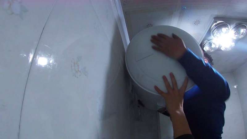 小伙今天去安热水器 需要跑明管 一共收了160