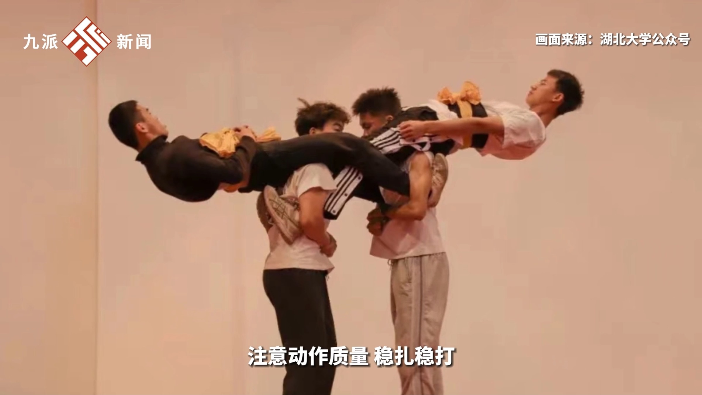 湖北大学00后舞狮队豪取2023中华龙狮大赛三项冠军:为比赛准备了7个...