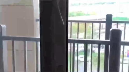 现在的开发商为了通透,都开始做连廊了,看完其中的利弊你说了算