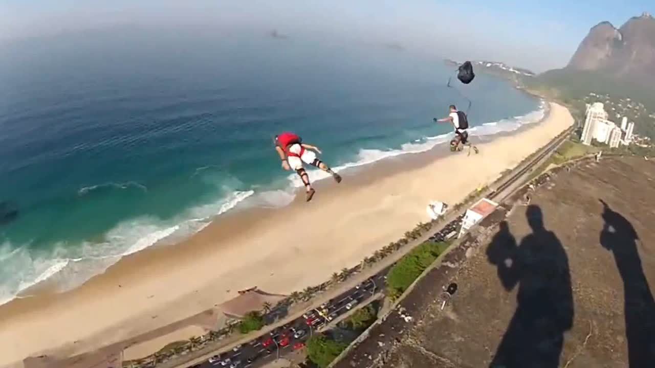 极限翼装飞行,穿越深谷真刺激!