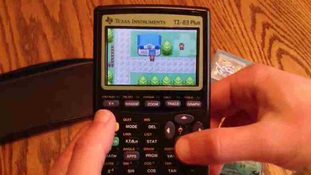 外国小哥将计算器改造成GBASP,可运行口袋妖怪!上学必备啊