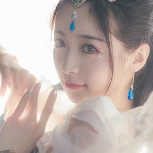 只穿汉服的姑娘 