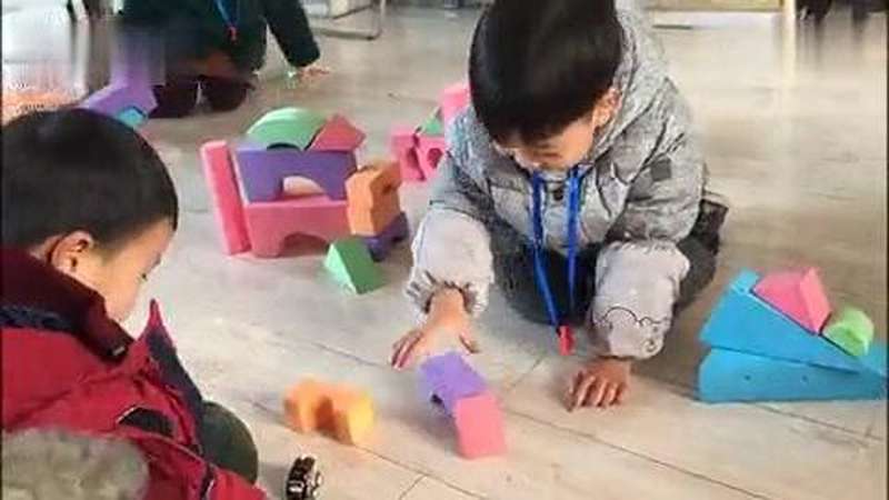 幼儿建构区的游戏