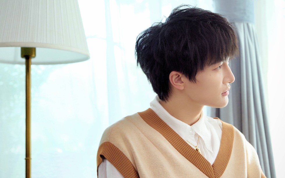 【周深微博存档】深深的白t系列