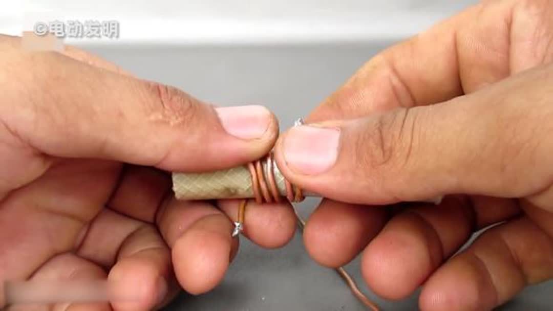 磁生电的原理,虽然我知道这个原理,风扇转的时候还是很开心