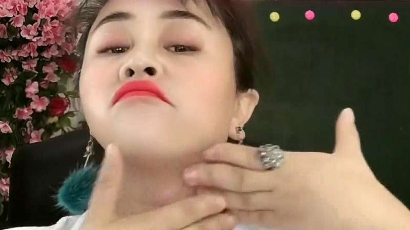美容:还在为颈纹烦恼?教你一招,有效改善!