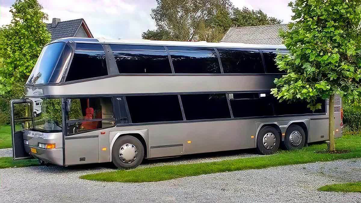 全球最大的房车,102平米月租170万,网友:还不如买房子