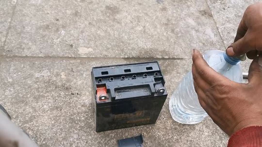 摩托车干电池存电量下降,教你怎么修复继续使用。