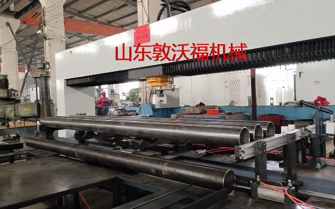带存储料仓料架无缝钢管圆钢全自动校直机运行视频