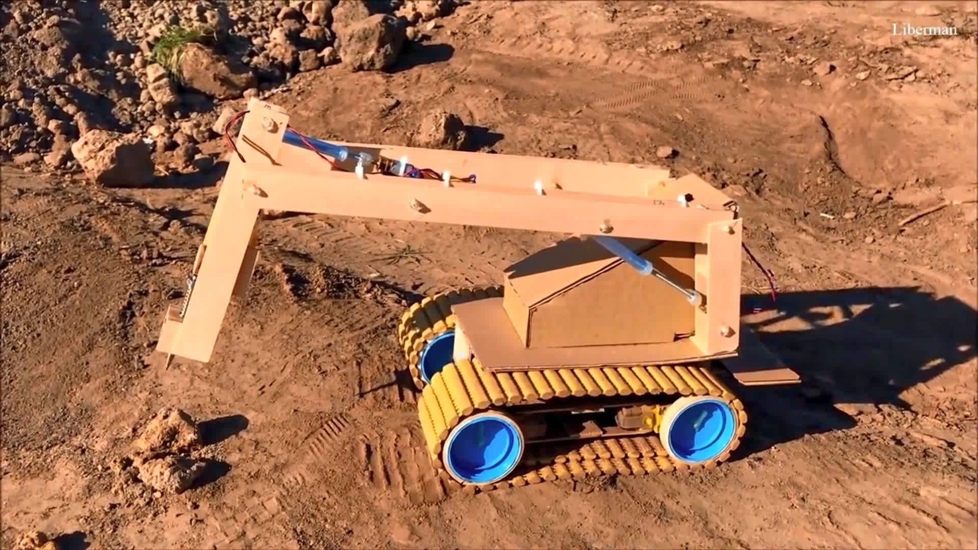 米趣实验室:牛人手工打造基于挖掘机的电动锤,看看他是怎么做的