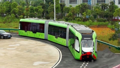 中国推出首列"无轨列车"!不用铺轨道,再马路上就能跑?