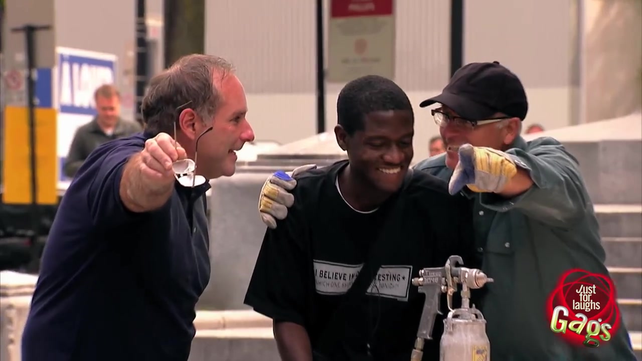 【国外恶作剧】这么多的油漆怎么才能洗干净?