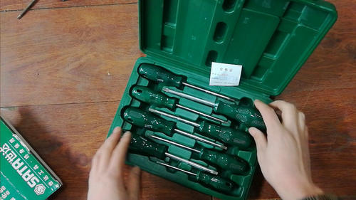 朋友送我一套世达螺丝刀!06年出厂的!有知道价格的朋友吗?