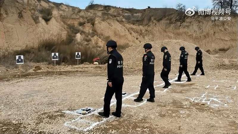 ...警实战大练兵 为进一步规范和提高广大民警依法、规范使用武器警械...