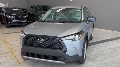 店内实拍2022款丰田卡罗拉锐放,打开车门那刻,买不买自己拿主意