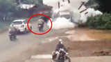 监拍:印度一货车运输氧气瓶突然爆炸 摩托车司机瞬间被弹飞!