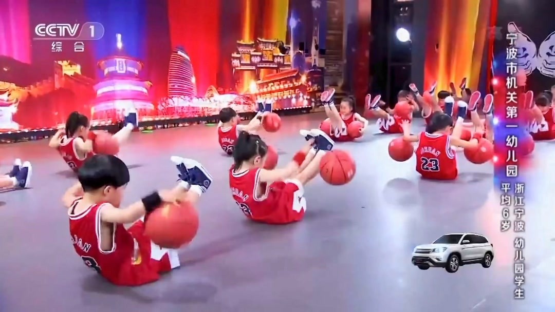 出彩中国人:萌娃团上阵表演花式篮球秀,周立波对此很是兴奋!
