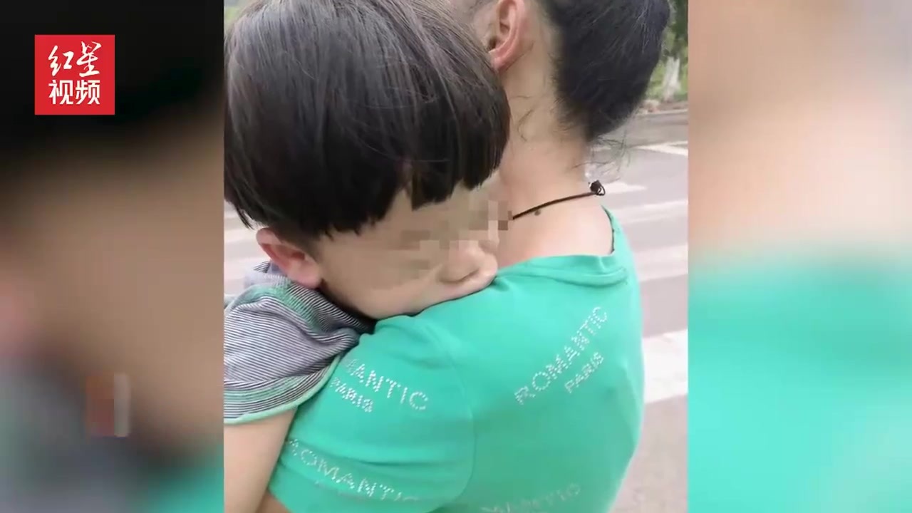 【四川一男孩被红火蚁咬伤致过敏性休克】近日,四川西昌市一小男孩...