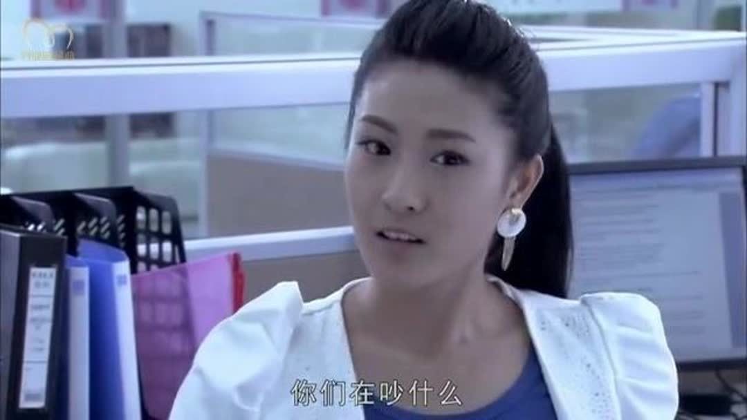 女员工生了孩子老总让待岗 第二天去上班 竟发现前台坐了自己位子