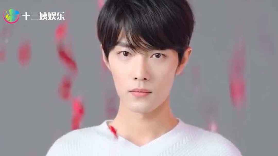 肖战采访中谈杨紫,说她拍戏时非常认真,不像电视剧的演的那样