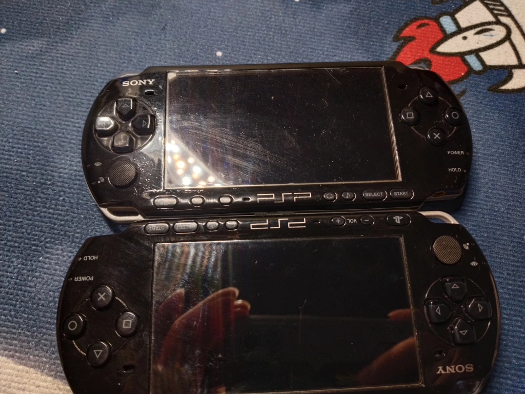 ...pspgo一台。都是自己玩的,为了联机玩龙珠和铁拳买的。破解版。一...