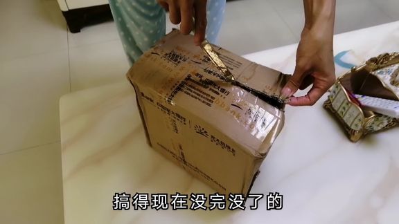 有4张信用卡的小伙,今天又收到银行礼品,开箱后吓到了,好开心