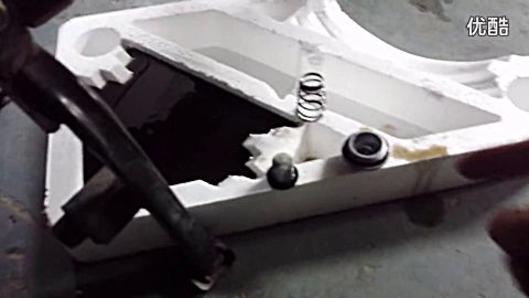 海日增程电动车机油更换视频