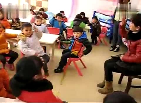 宝应叶挺桥幼儿园2013-14年小三班宝宝活动《模仿操》