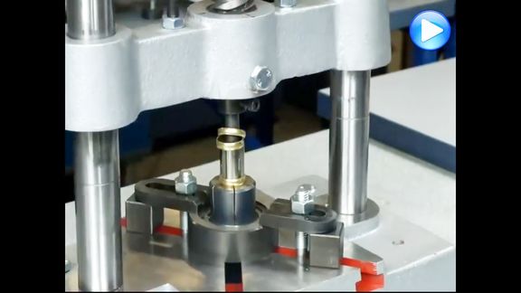 结婚用的金戒指生产制造过程,小小的一枚戒指做工也是如此精致!