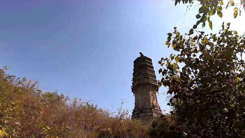 寻访始建于辽代的古塔,仍然保持着当年的威严,竖立在天地间
