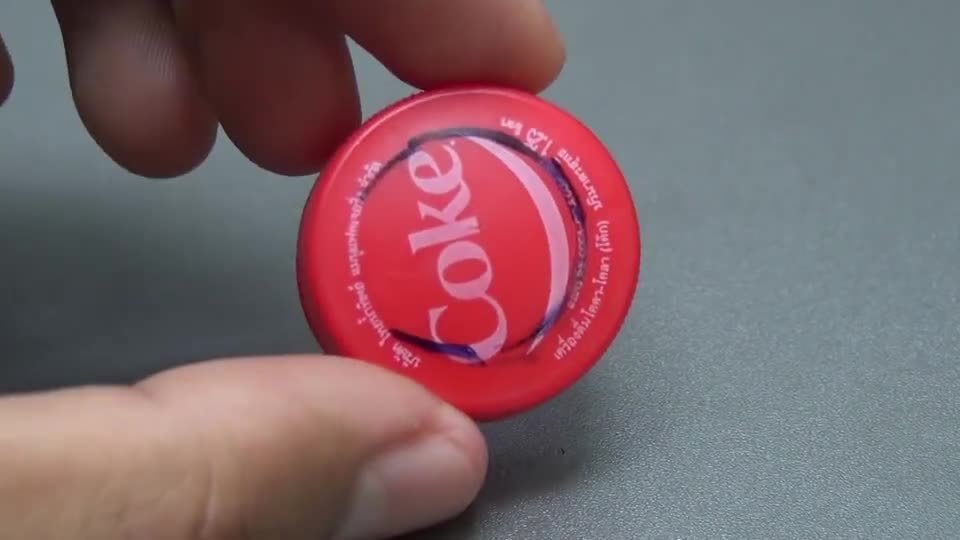 注射器粘在瓶盖上,第一次见这个操作,真的太聪明了