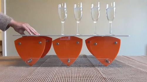 勒洛三角形是什么?把4杯水放在三角形上,有趣的科学现象产生了