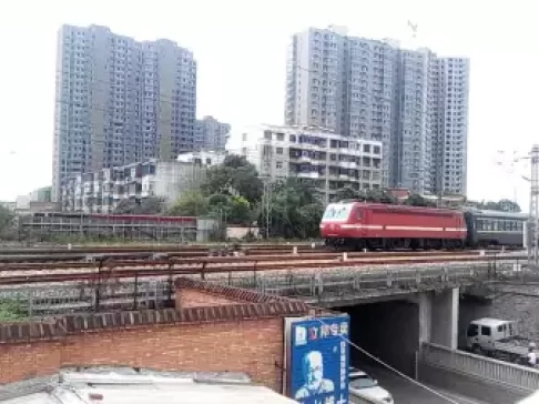 客车Z266客场两道通过去白马寺方向-陇海线火车视频