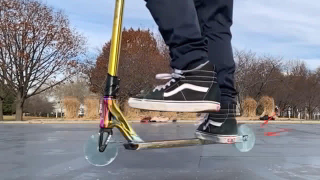 利用玻璃也能制作滑板轮子?踩上去体验,网友:一次性用品