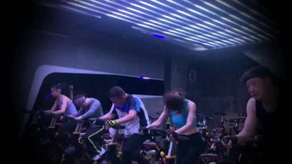 单车房的快乐 无可替代 #动感单车 #健身打卡 #嗨翻全场