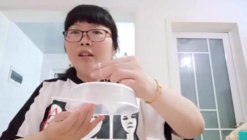 手工制作:用快餐盒和皱纹纸做风铃,好看,做法又简单