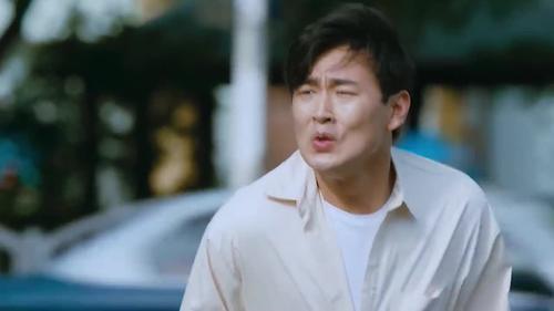 老板将要推掉的厕所,被路过的小伙子使用,开口竟要50万损失!