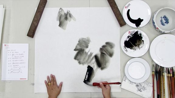 荷叶画法中的泼墨效果,学会这种方法,你的用墨也能游刃有余!