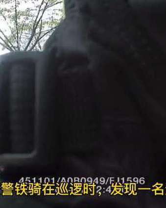 ...近日,广西贺州交警 在巡逻中发现一位大妈骑着二轮电动车多次在机动...