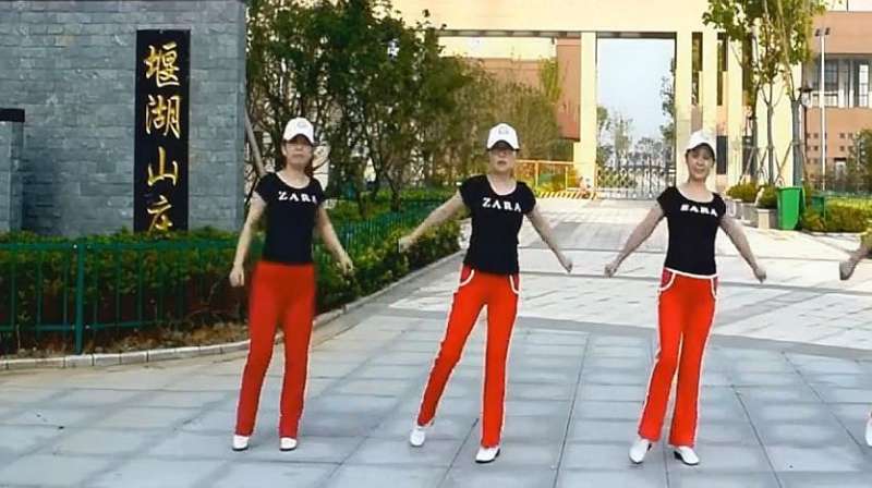广场舞《众人划桨开大船》舞蹈动感年轻有活力,很多人向往的生活