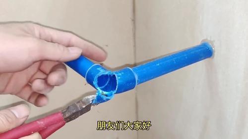 2根PVC管弯头破裂,两边同时卡住动不了怎么办?这样换弯头更简单