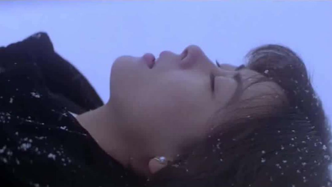 影视资讯;未婚夫死后变成和自己长得一模一样的女人是个替代品?