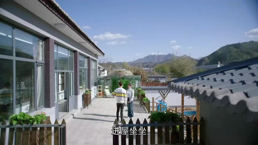 最美的乡村:依依来找瑞丰,还给他一张银行卡,说是老人临走前塞给她的,...
