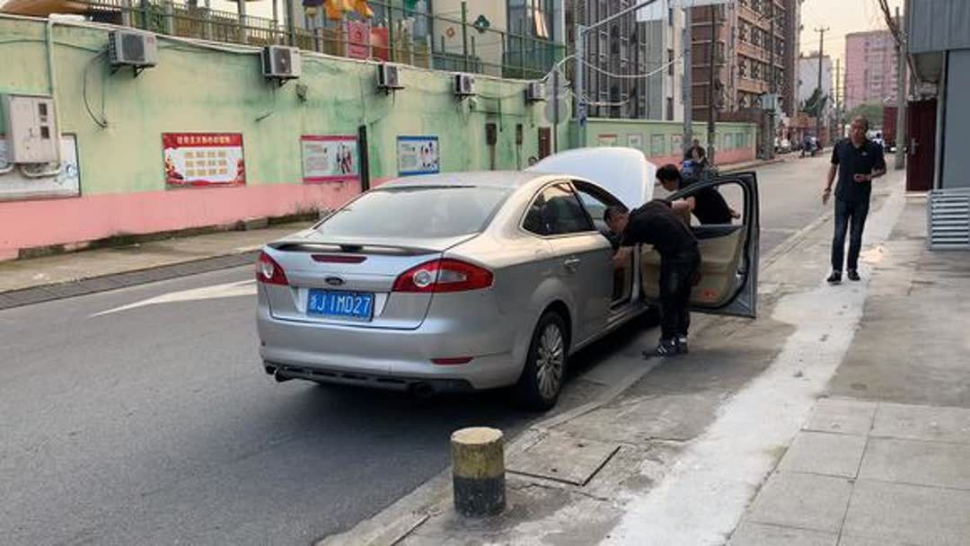 当时新车落地25万,准备2万块卖给我,这么大一个车,不值钱呀!