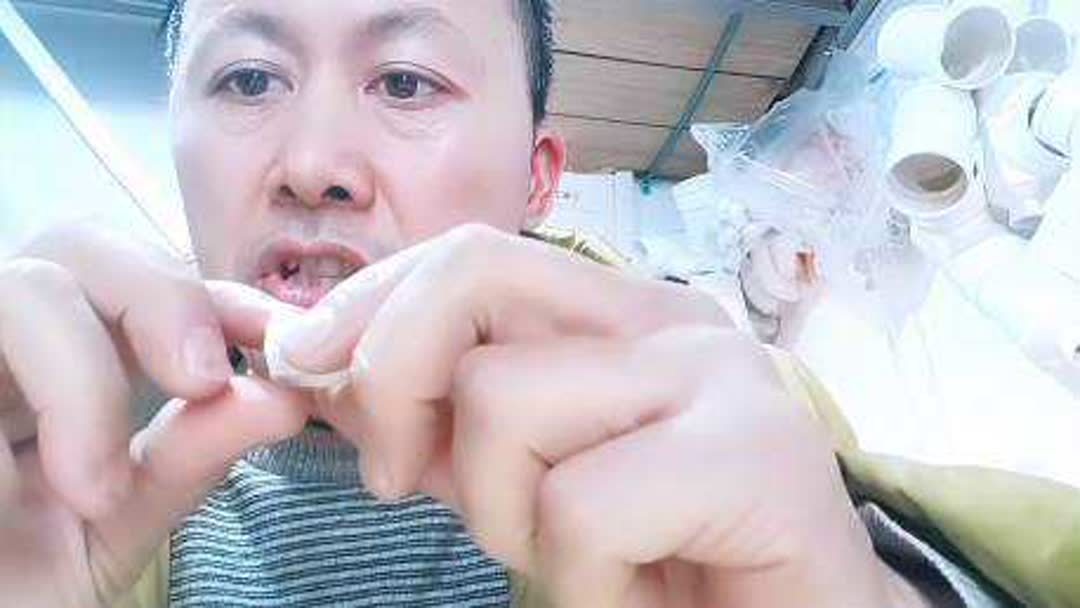 今天接电线用接线端子接又简单又方便而且很快