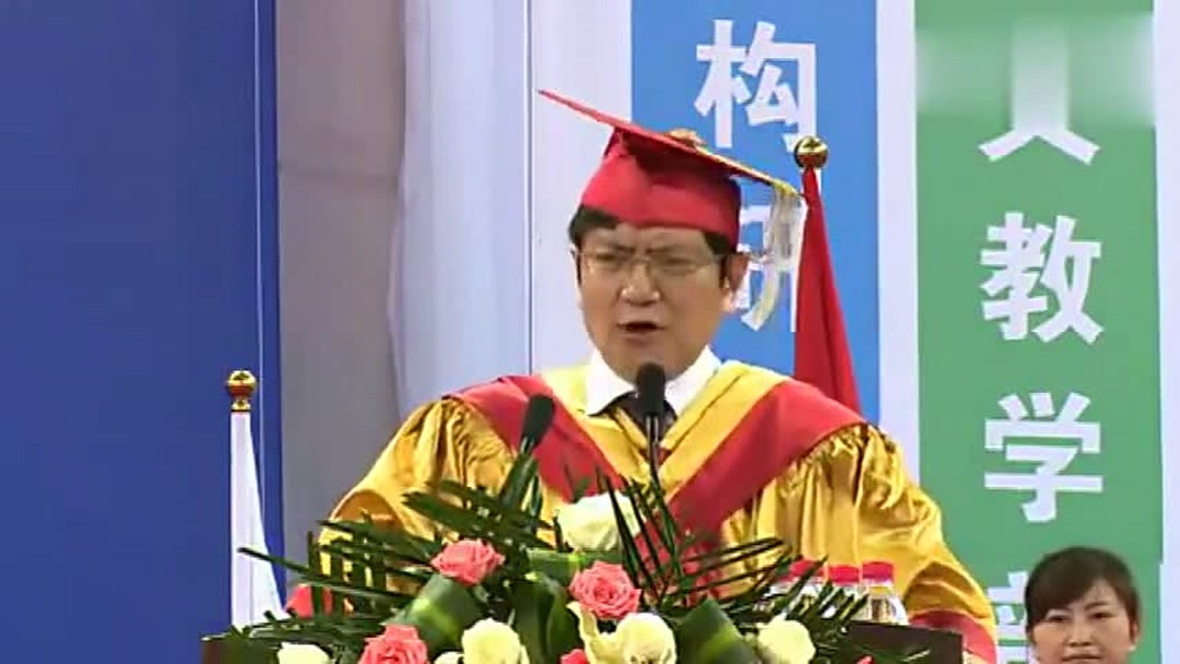 贵大校长郑强演讲:有种离别叫大学毕业,你们永远在我的歌声里