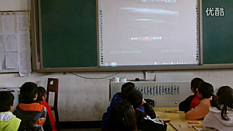 组织学生收看《中小学安全教育第一课》专题片 为孩子撑起安全的天空