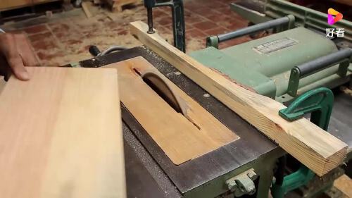 老丈人想买木桌,我赶紧找来一些木料,加工打造后又赚500零花钱